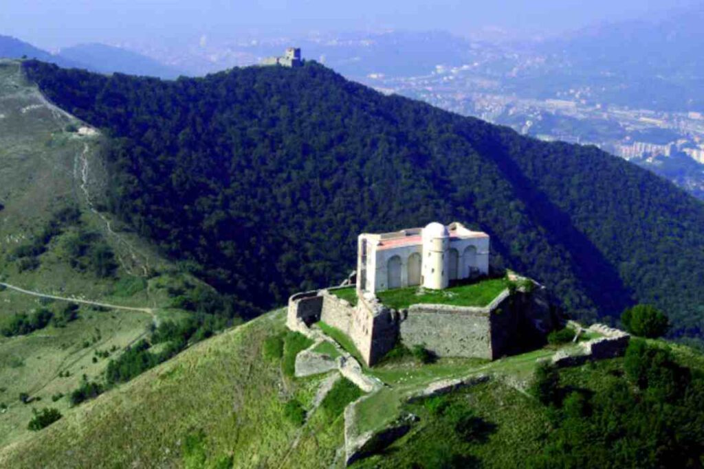 La fortezza abbandonata più bella d'Italia: ecco dove si trova questo ...